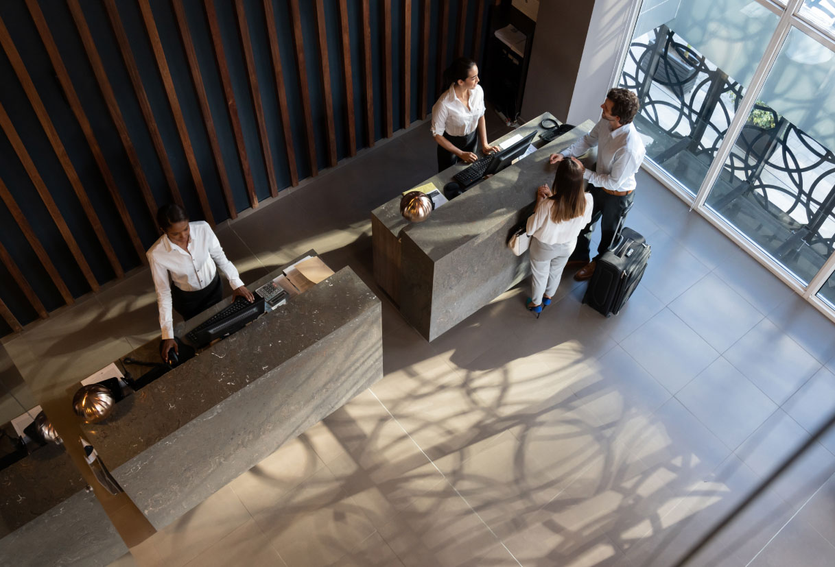 Recepcionista de hotel: por qué usted debe capacitarlos.